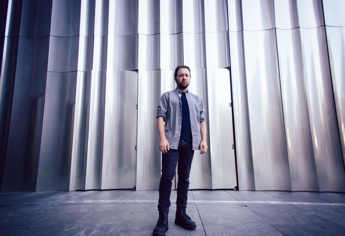 Single + stream intégral + vidéo : ZVI fait la totale en (presque) solo ...